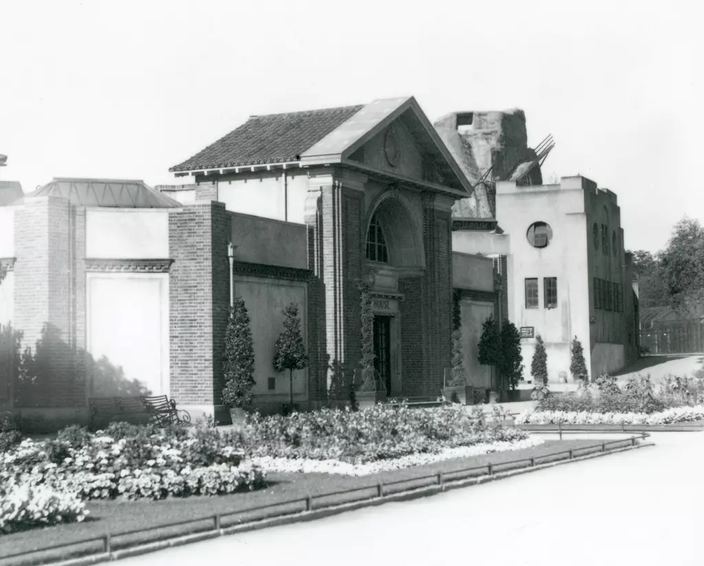 Reptile Houses new and old: Commemorating Joan Procter | The Zoological ...